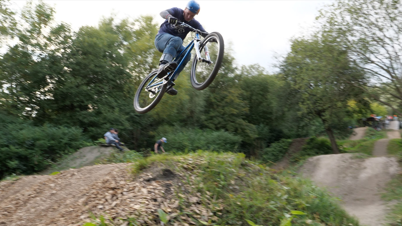 Mountain Biking Techniques & MTB Tricks - riding.guide