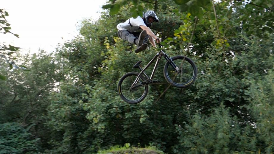 Mountain Biking Techniques & MTB Tricks - riding.guide