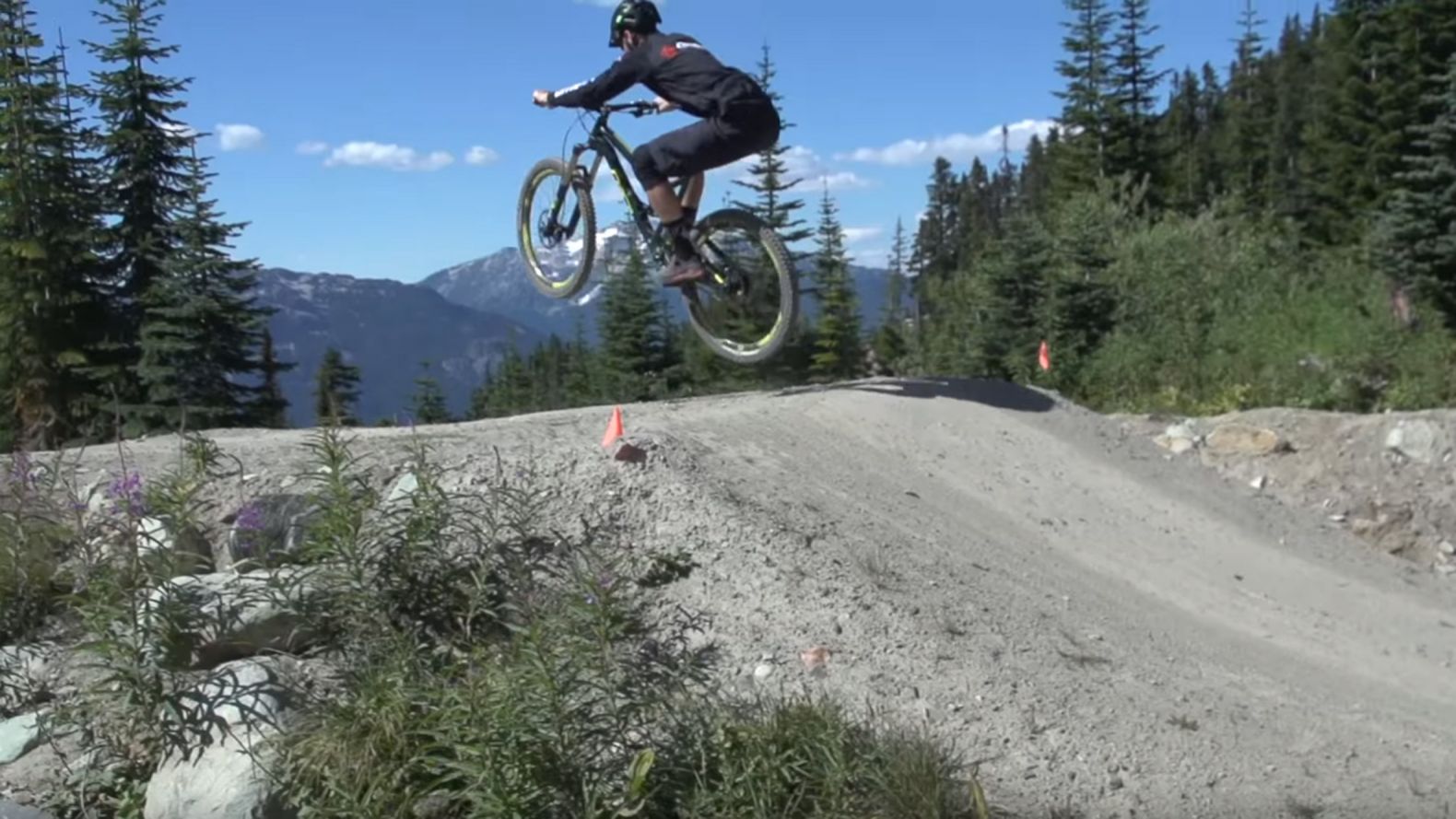 How to Squash Jumps - MTB Jumping Tutorial - riding.guide