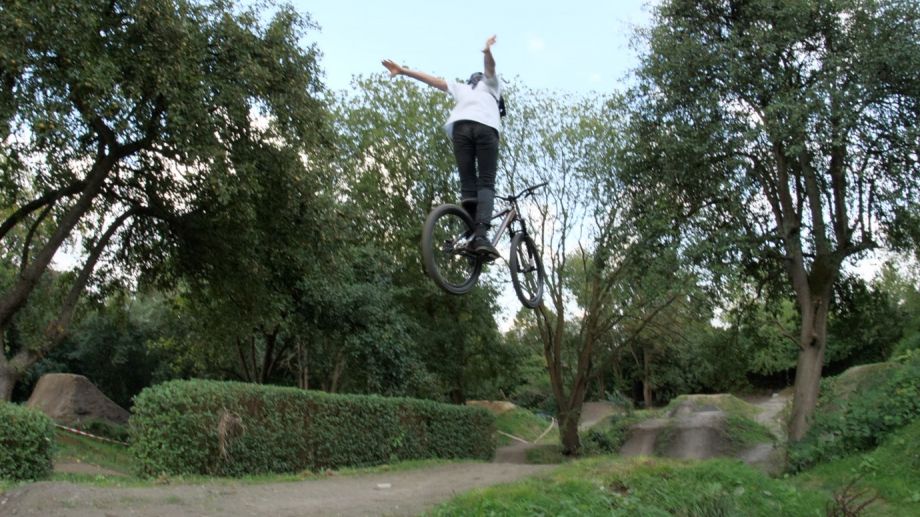 Mountain Biking Techniques & MTB Tricks - riding.guide