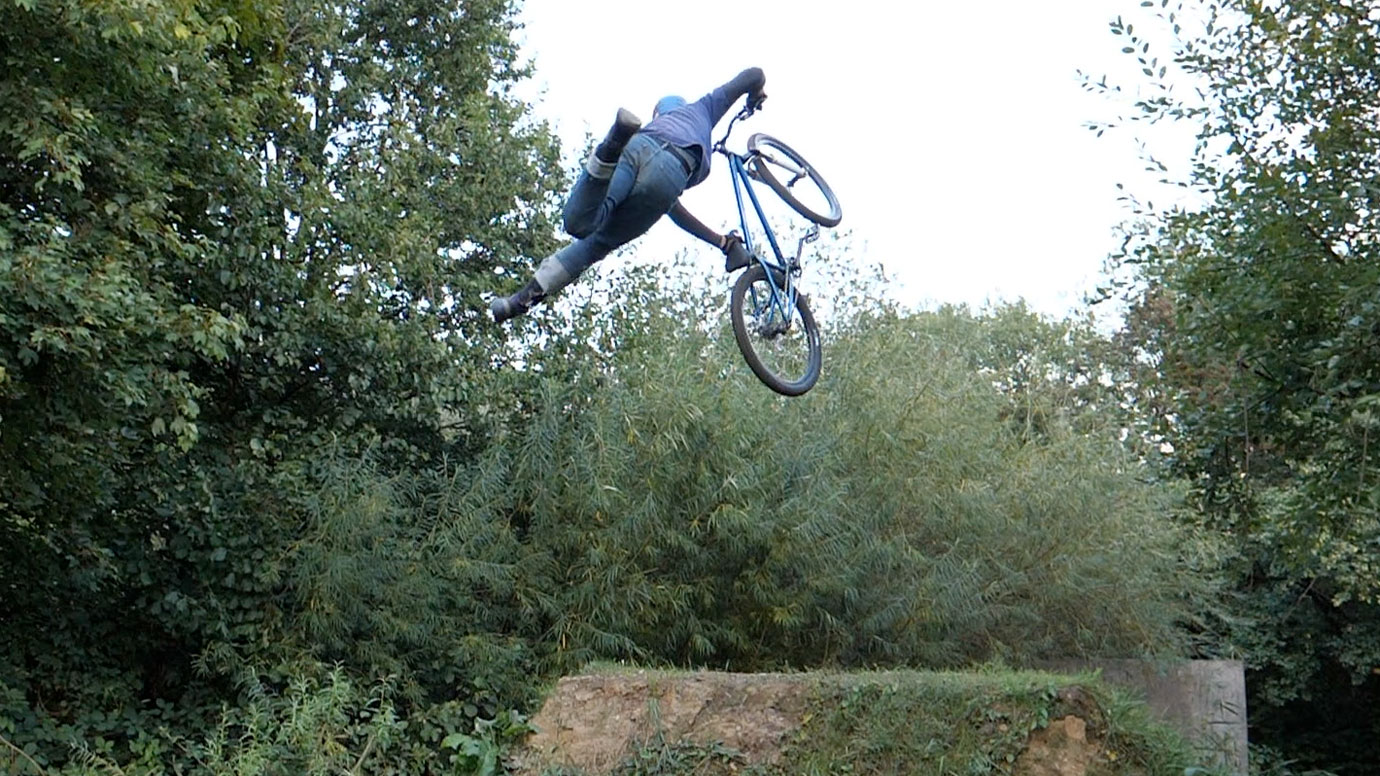 Mountain Biking Techniques & MTB Tricks - riding.guide