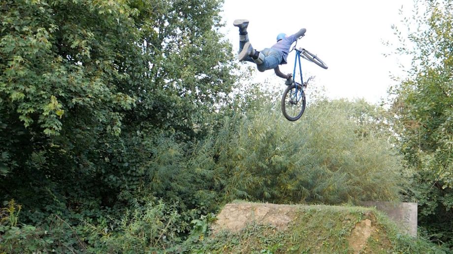 Mountain Biking Techniques & MTB Tricks - riding.guide